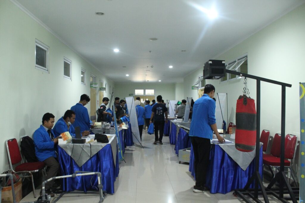 Pameran dan Demo Produk Capstone Design Perdana Warnai Masta Prodi S1 ...